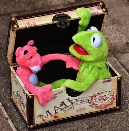 Box someone in の意味 | 使い方 | ArtisanEnglish.jp | 英会話